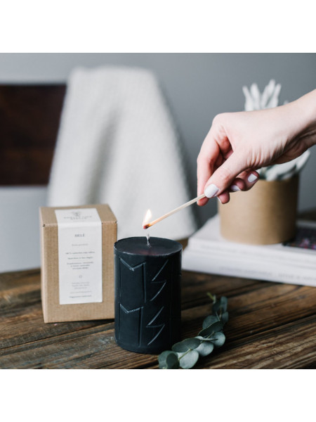 Lumanare neagra cu rune pentru ritual de concentrare Norse Magic - Hel ...