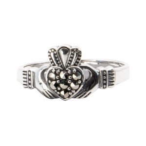 Inel argint pentru indragostiti Claddagh cu marcasit 1 cm | Gothic Fairy