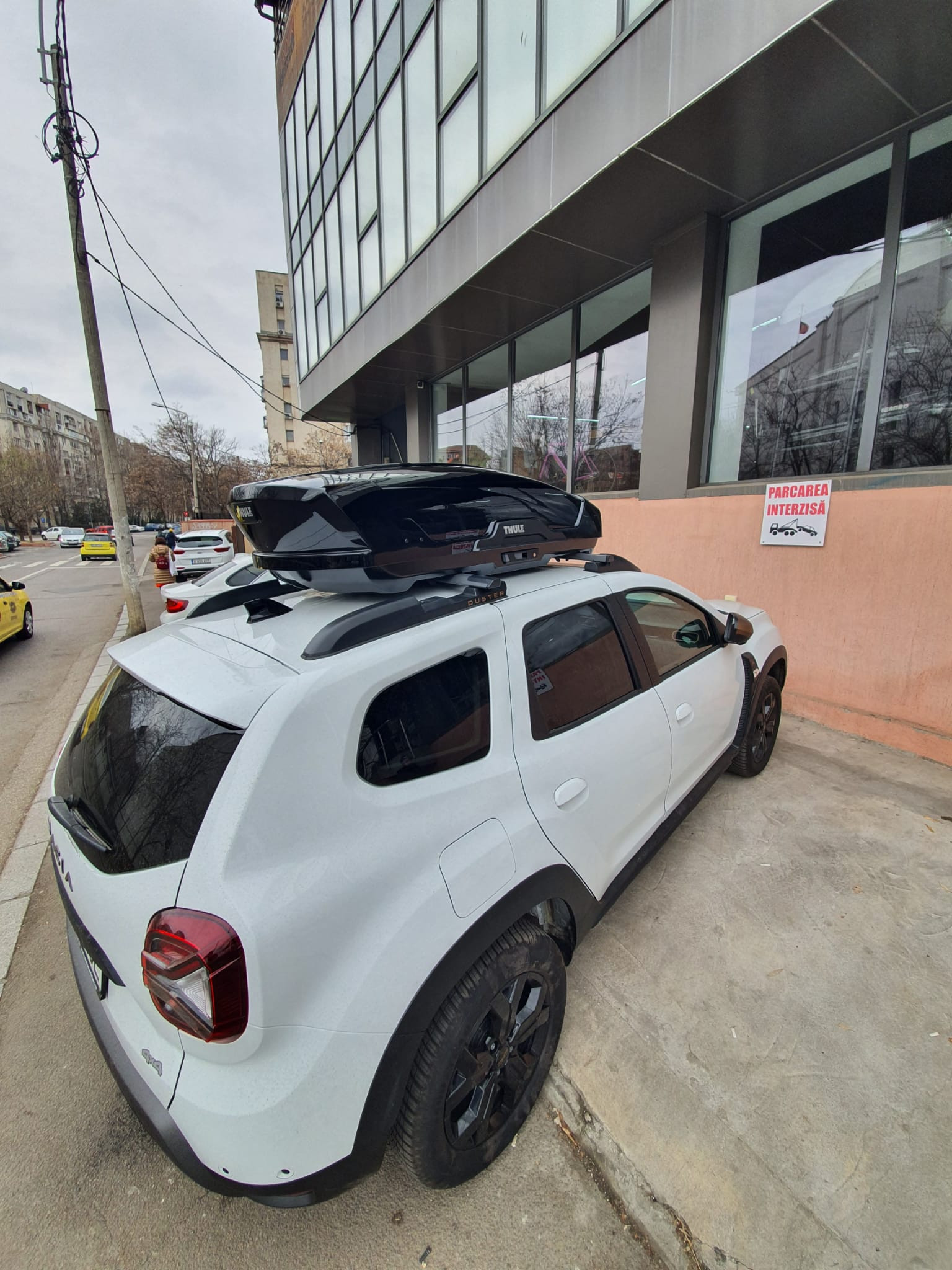Dacia Duster cutie portbagaj Thule XT M negru
