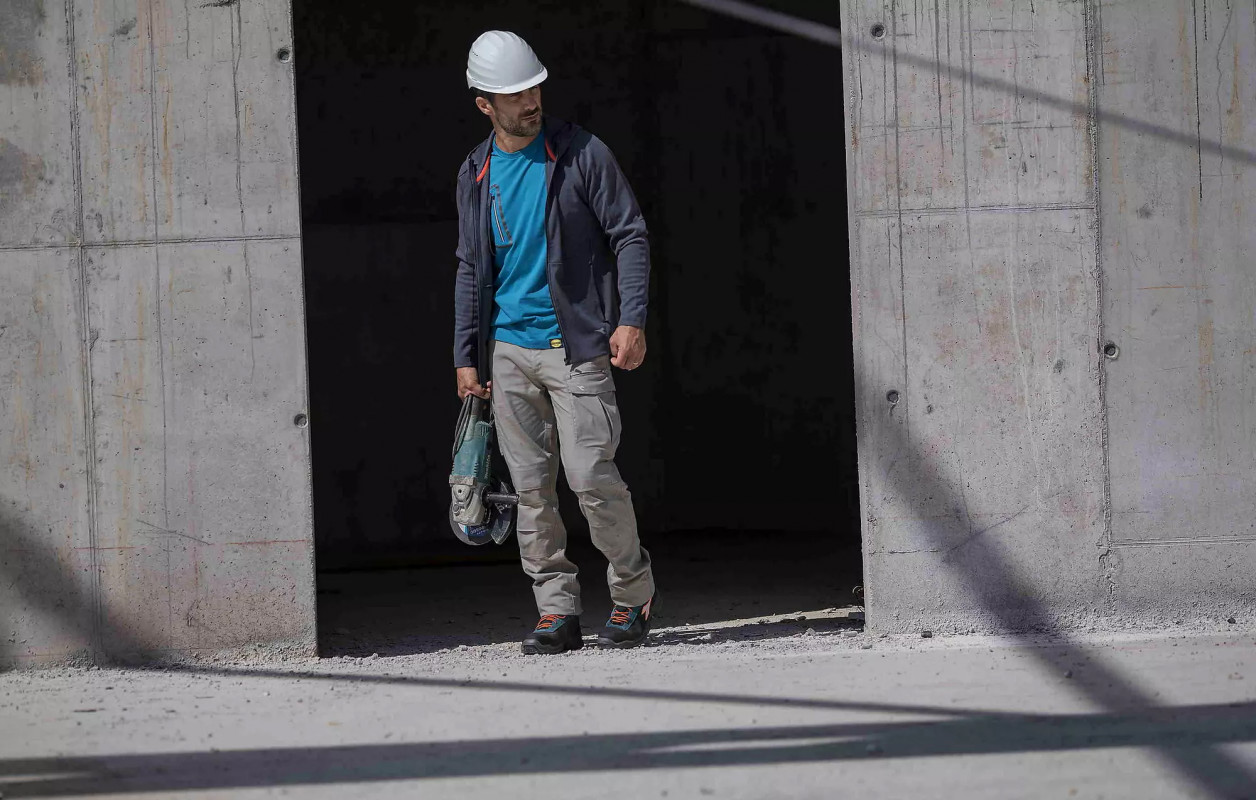 Imbracamintea de lucru in domeniul constructiilor