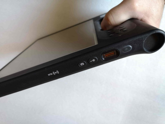 Tableta Militara Xplore Motion MC-F5m I7 Antisoc, Antipraf, Toughbook ...