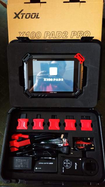 Xtool X-100 PAD2 PRO Programator universal multifuncțional: Diagnoza, Chei, Kilometrii ...