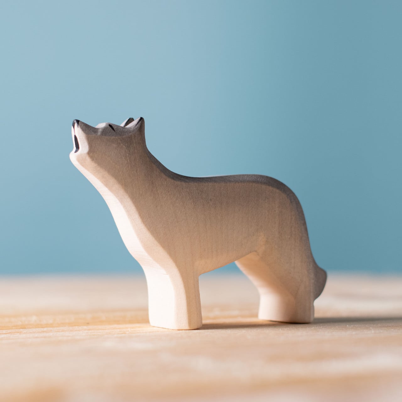 Howling Wolf: Handcrafted Wooden Toy for Imaginative Play