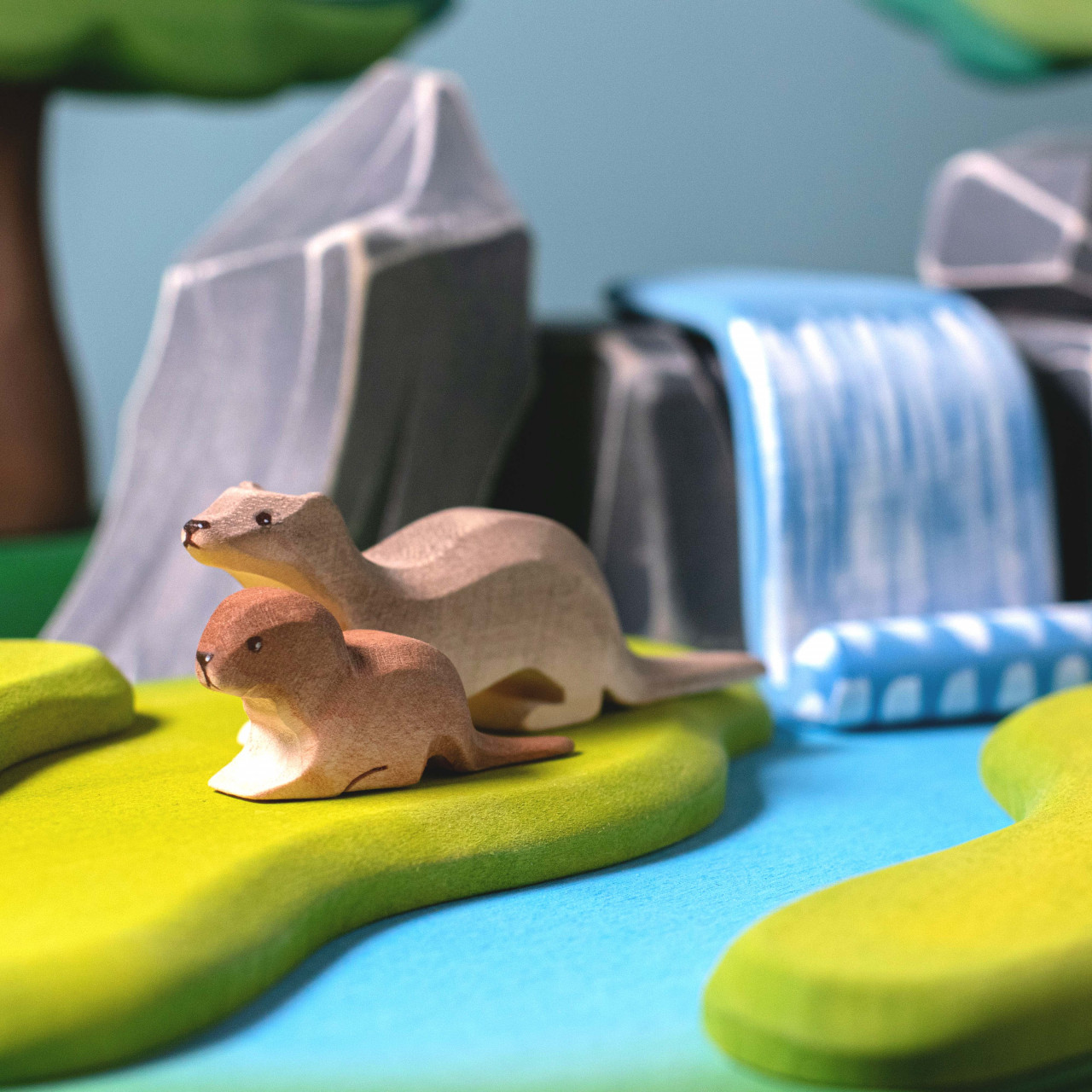 Wooden Otter Figure - Bumbutoys' Aquatic Delight