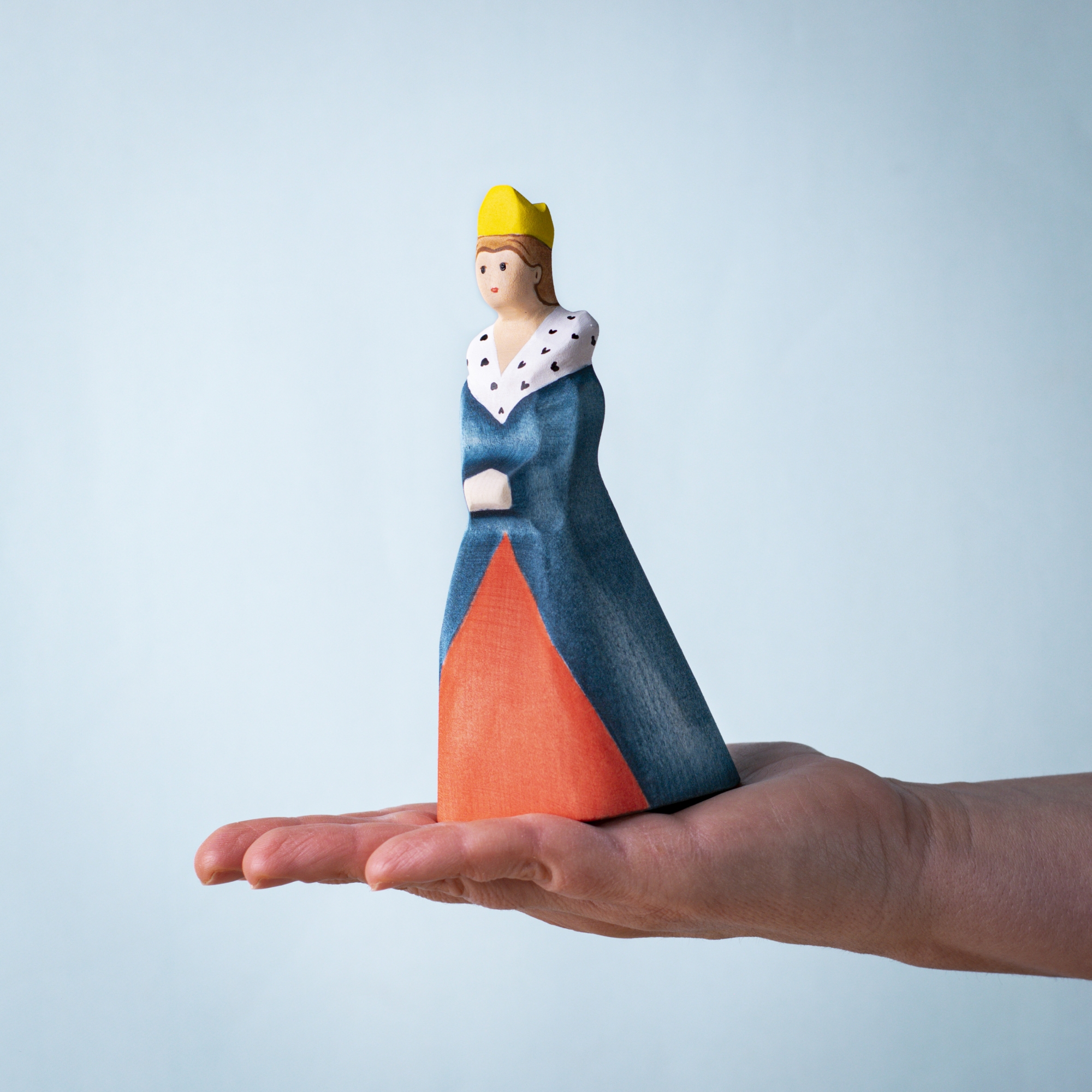 Wooden Queen Figurine – Handcrafted Royal Play Toy | Bumbu Toys