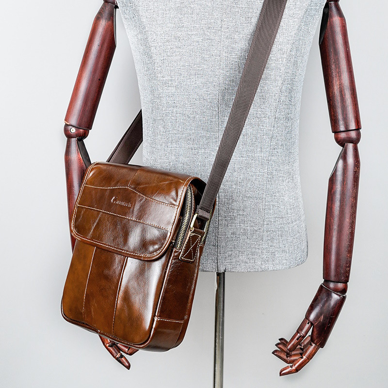 Geanta messenger barbati din piele naturala maro Jacob