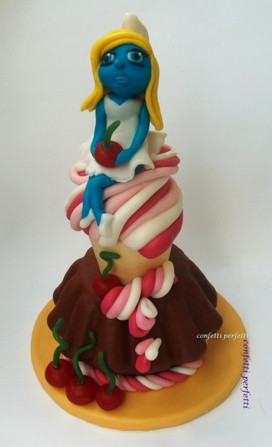 Torta decorata in pasta di zucchero Puffettina