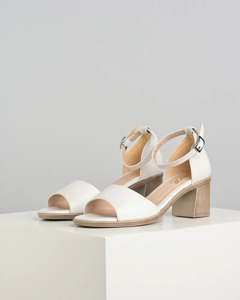 Ženske kožne sandale 6242 bele
