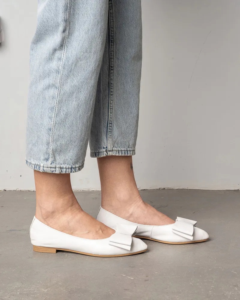 Kožne ženske baletanke 111025 bele