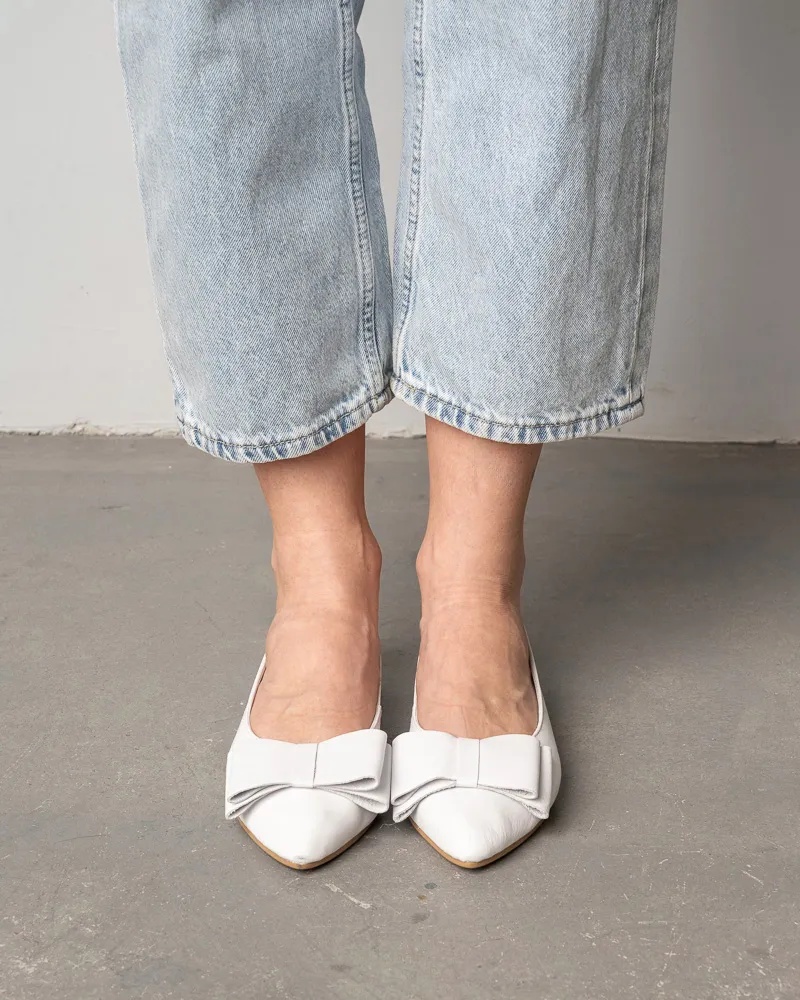 Kožne ženske baletanke 111025 bele