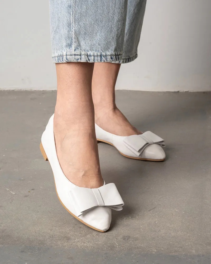 Kožne ženske baletanke 111025 bele