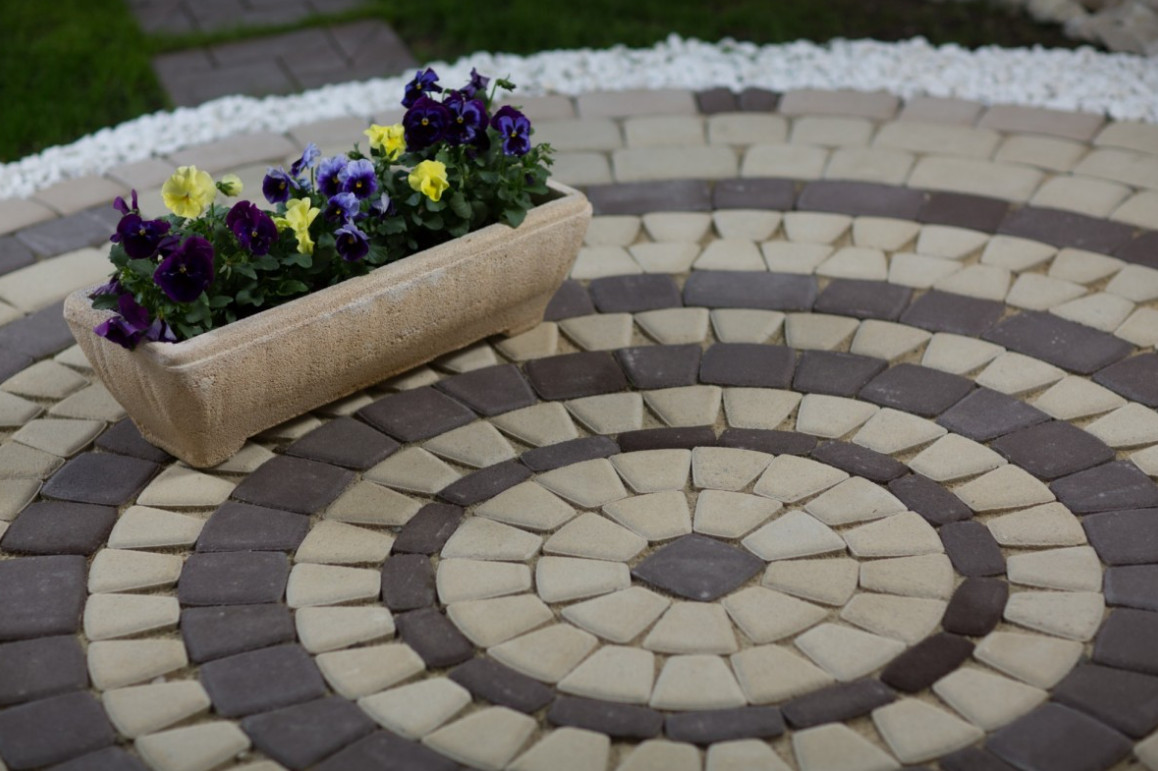 Pavaje pentru curte - dale și pavele pentru curți și alei | UNIMAT