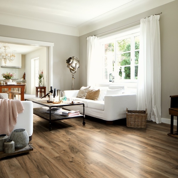 Parchet laminat Nuc Perganti maro EL1071 8 mm, rezistent la apa, EGGER ...