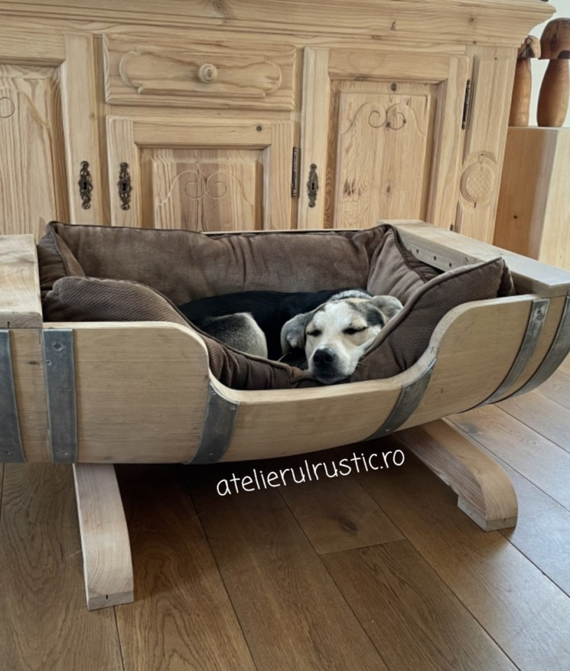 Pat/ culcus câine realizat din butoi