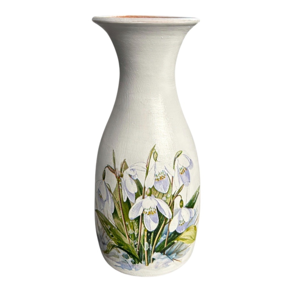 Vaza ceramica alba decorata manual cu ghiocei, silueta eleganta cu gat ...