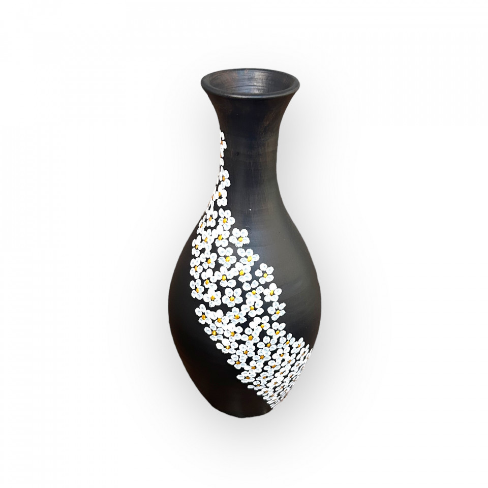 Vaza neagra pictata, model contemporan