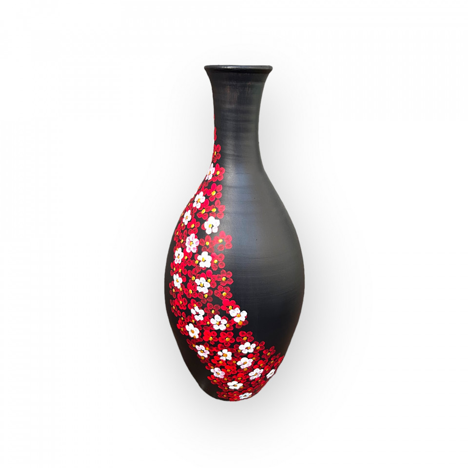 Vaza neagra pictata, model contemporan