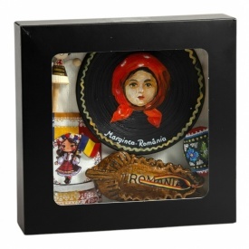 Cutie, set cadou traditional romanesc – farfurie pictata manual, opinca ...