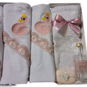 Trusou pentru botez, Lebada roz, cu 3 piese brodate