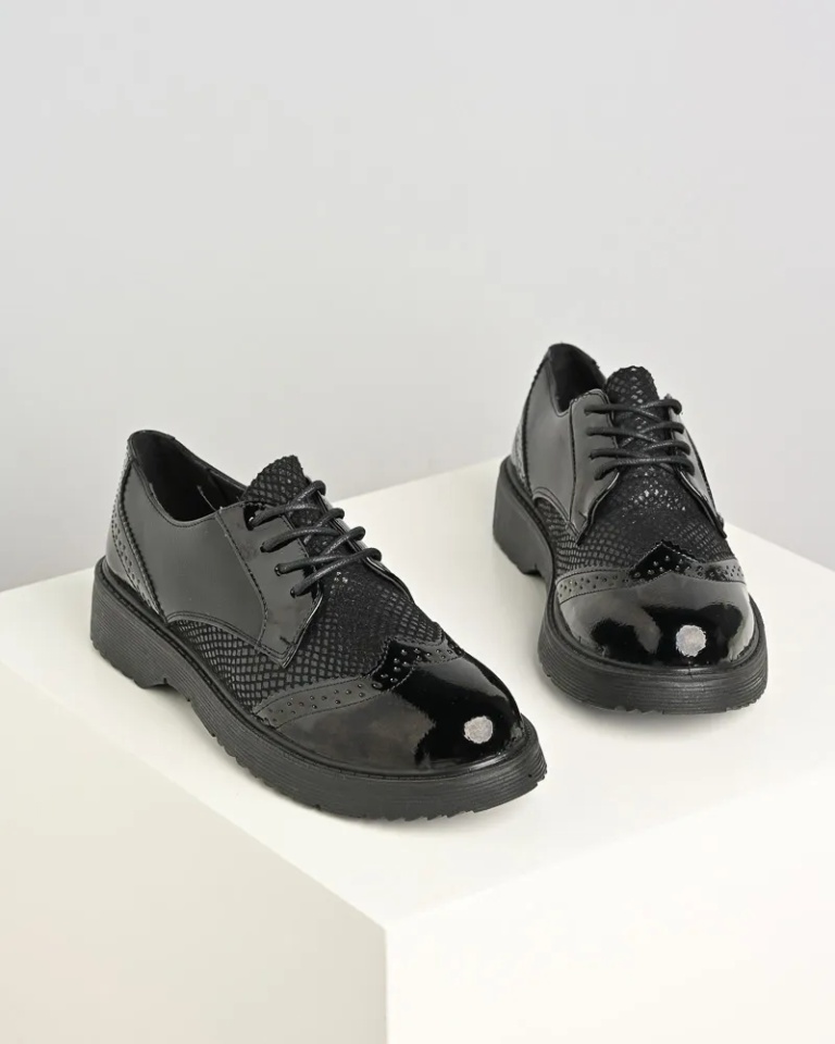 Ženske ravne cipele na pertlanje L082415 crne