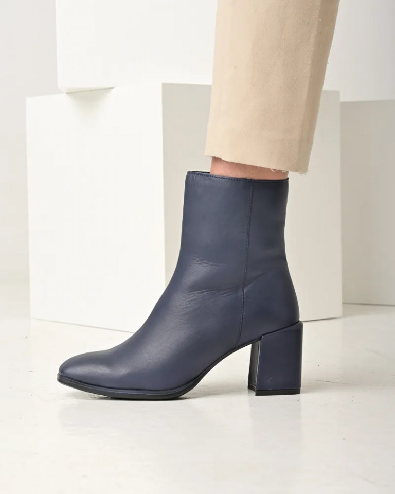 Kožne kratke čizme na deblju štiklu V233 teget