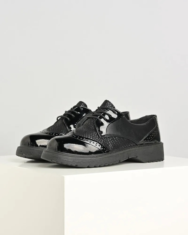 Ženske ravne cipele na pertlanje L082415 crne