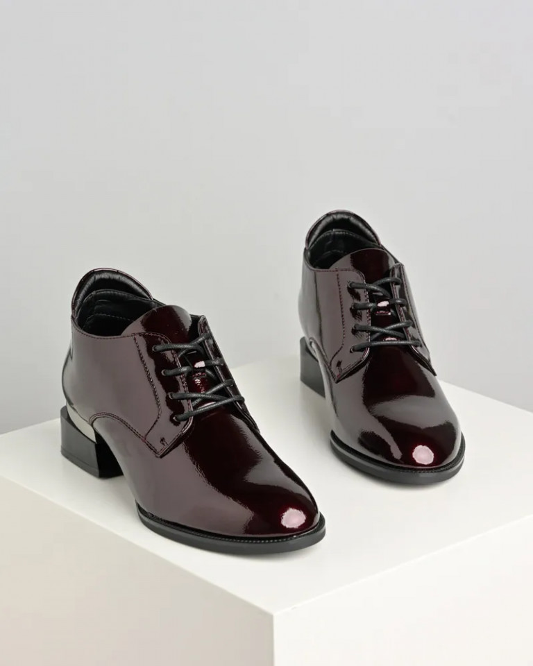 Ženske lakovane cipele na blok petu C2408 bordo