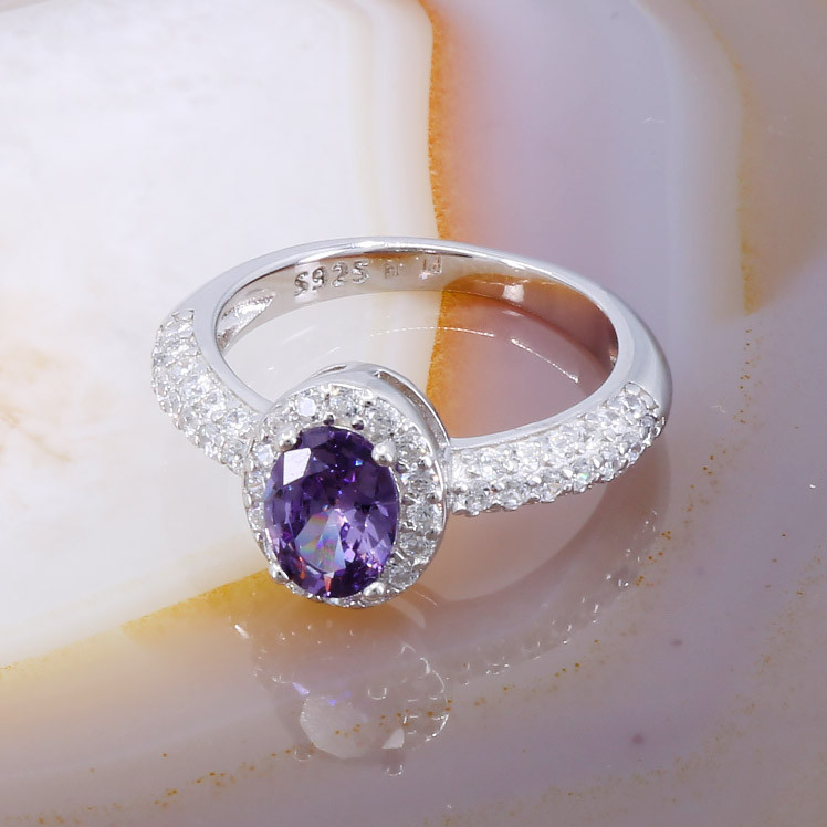 Inel din Argint cu Piatra Mov Oval Cut si Cristale Albe c2710