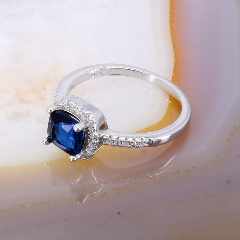 Inel Solitaire din Argint 925 cu Piatra Albastra French Cut si Cristale Zirconia c2660