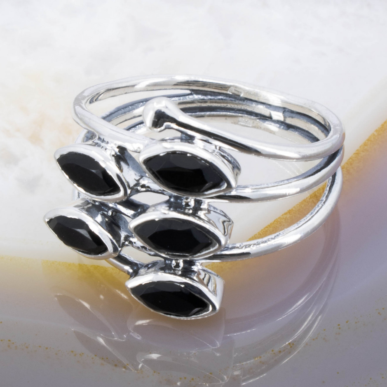 Inel de Argint 925 model Fantezie cu Cristale Multifatetate Negre 2264