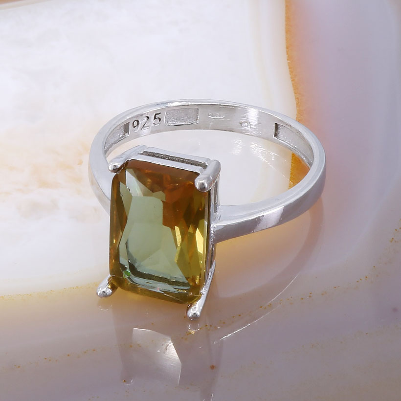 Bijuterie Inel Argint cu Piatra Zultanit Baguette Cut c2813