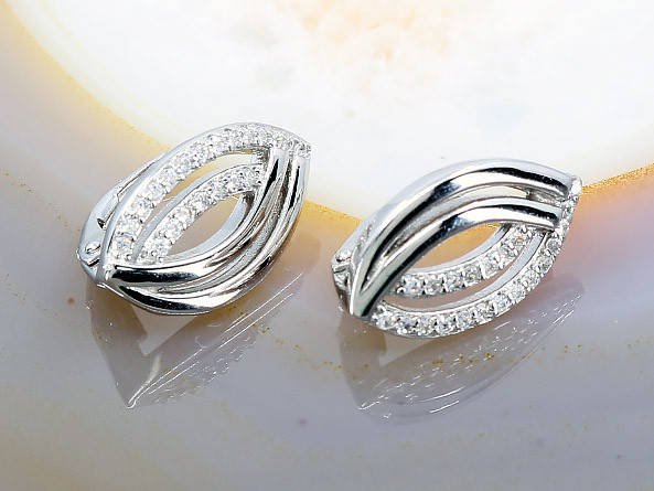 Cercei din Argint 925 model Fantezie cu Cristale zirconia Albe Clare forma ovala