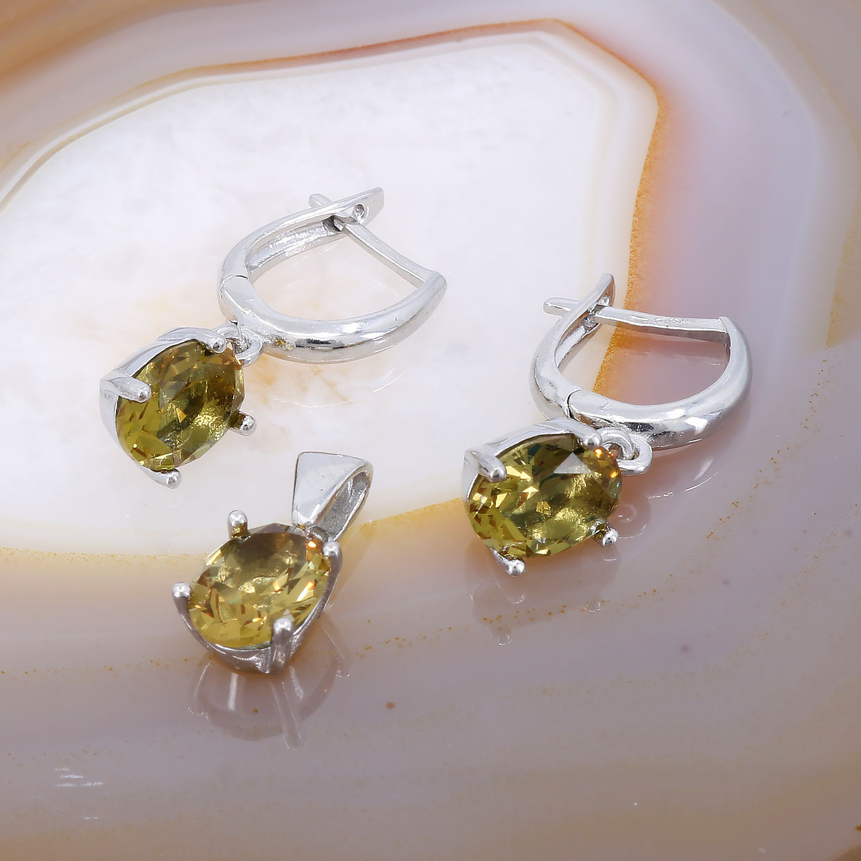 Set din Argint cu piatra Zultanit Oval Cut c1546