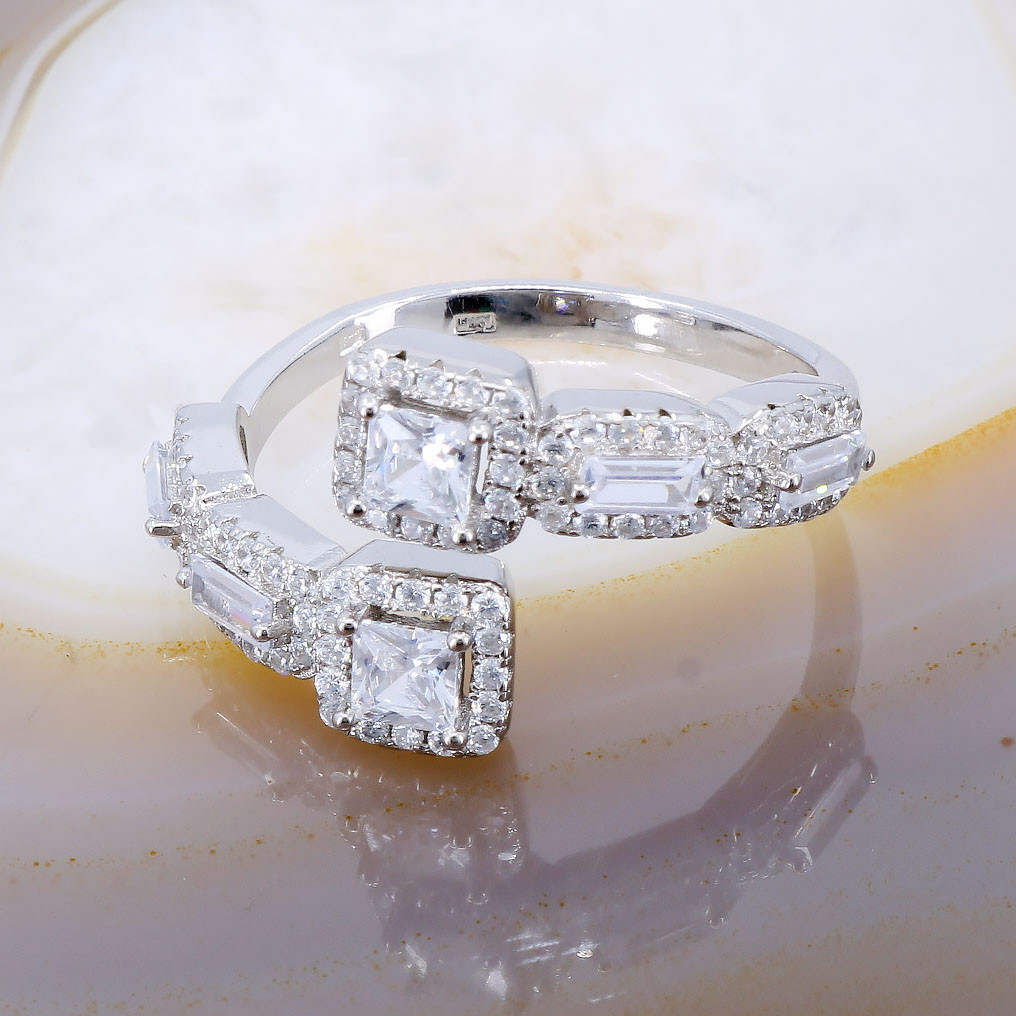 Inel din Argint 925 Fantezie cu Cristale Zirconia Albe Clare cod 2543