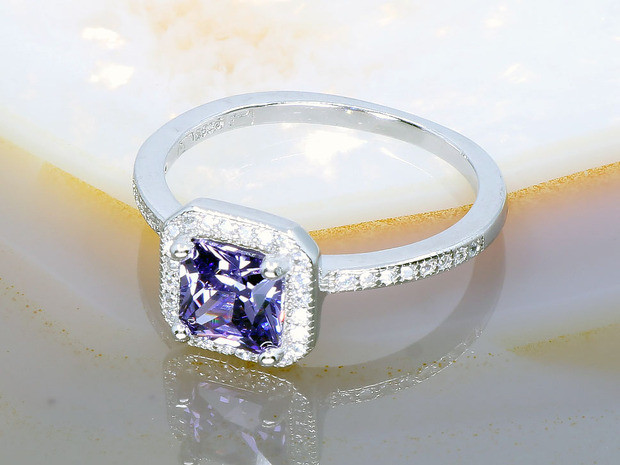 Inel din Argint 925 model cu Cristal Mov si Albe Clare agi1962