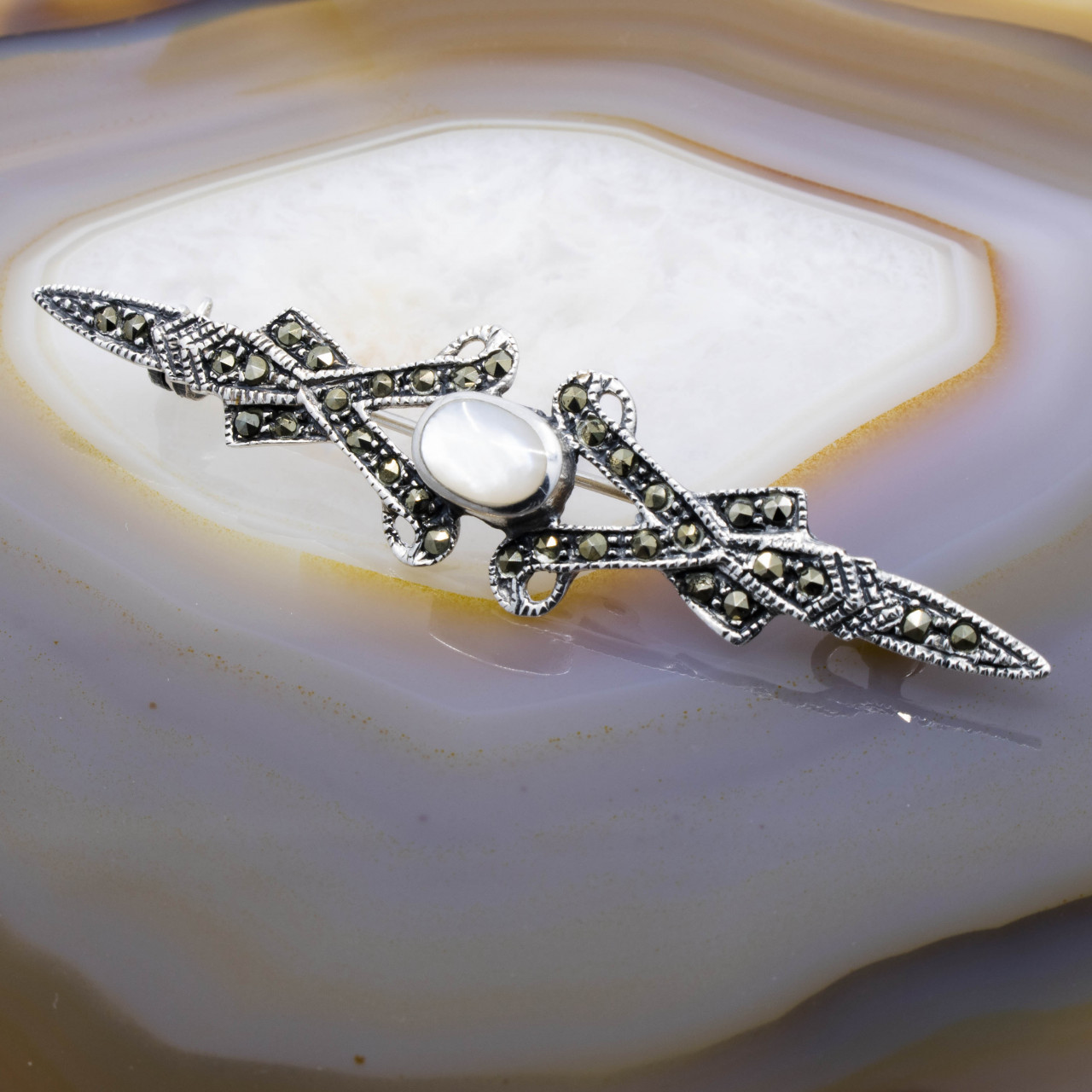 Brosa din Argint 925 model Vintage Antichizat cu Sidef si Presarata cu ...