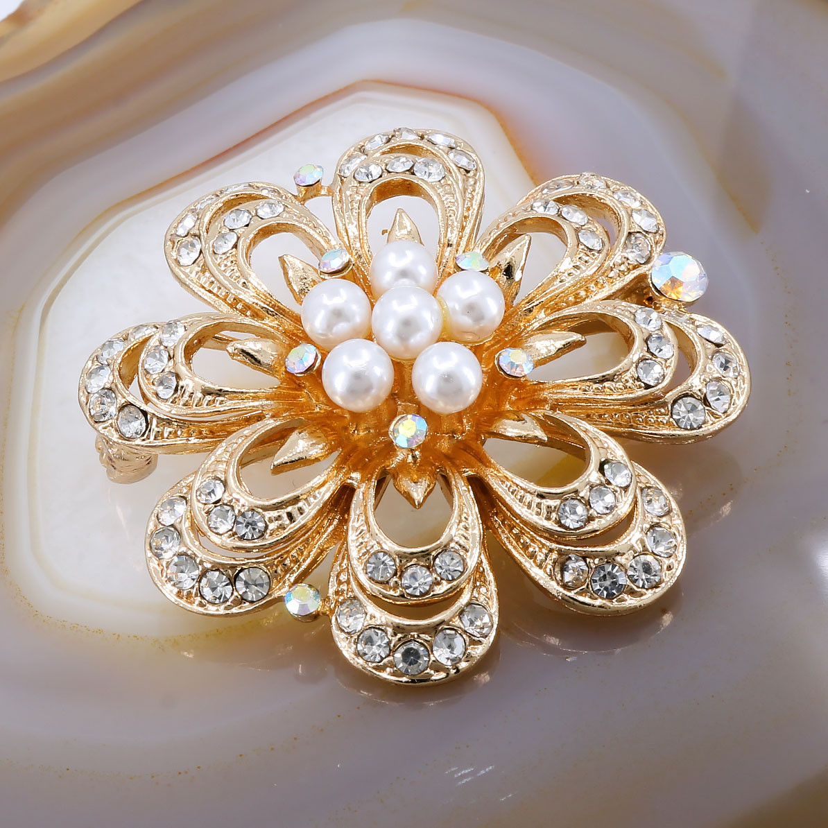 Brosa Placata cu Aur Rose model cu Perle si Cristale Zirconia plb207