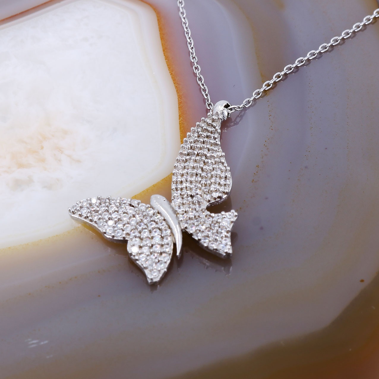 Lantisor din Argint cu Pandantiv Fluture presarat in intregime cu ...