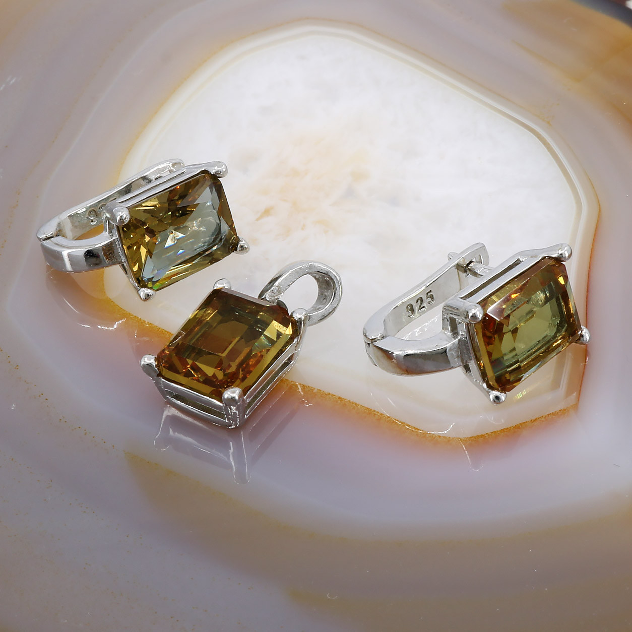 Set din Argint 925 model cu Piatra Zultanit Emerald Cut ags1406