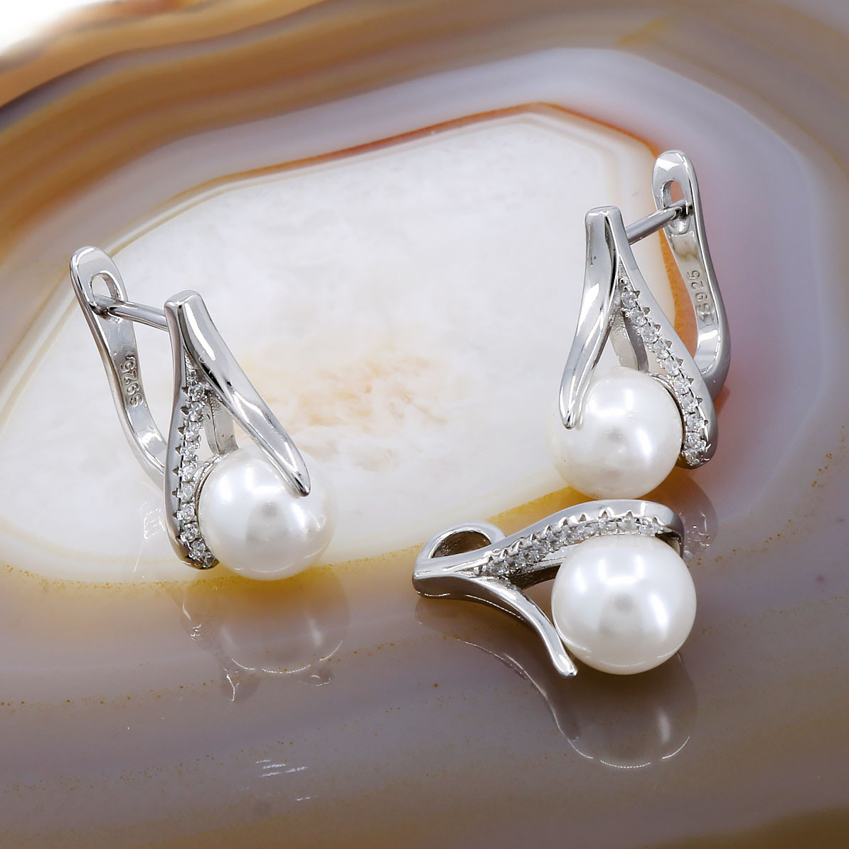 Set din Argint 925 model Lalea cu perla alba mata si Cristale Zirconia cod 1490