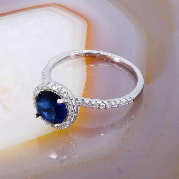 Inel din Argint 925 cu Piatra Rotunda Albastra si Cristale Albe c2680