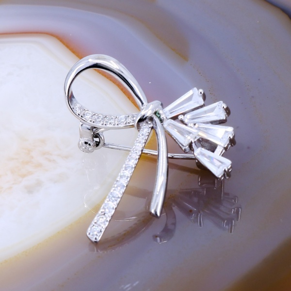 Brosa din Argint 925 model Fundita cu Cristale c425