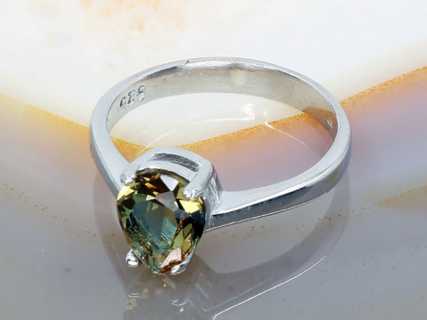 Inel cu Zultanit din Argint 925 model Lacrima ai2094