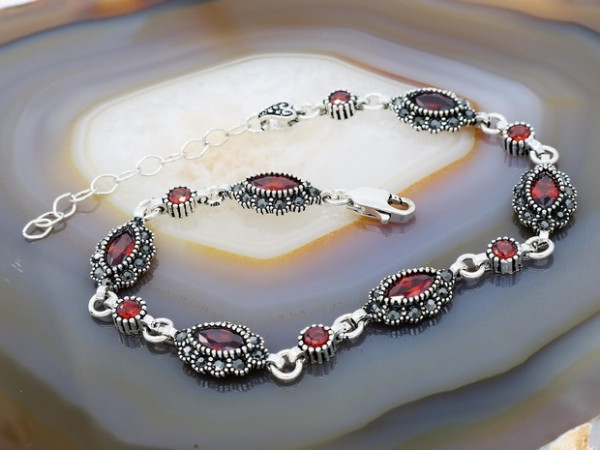 Bratara de Argint cu Marcasite si Cristal Rosu Rubin agb1440