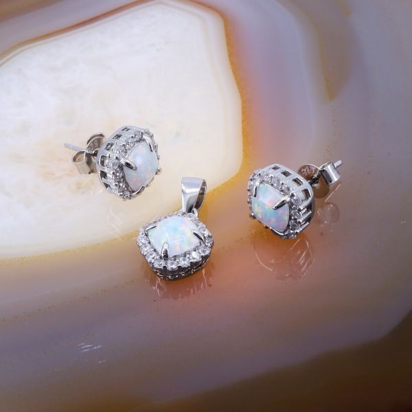 Set din Argint 925 cu Opal Alb si Cristale Zirconia forma Patrata c1603