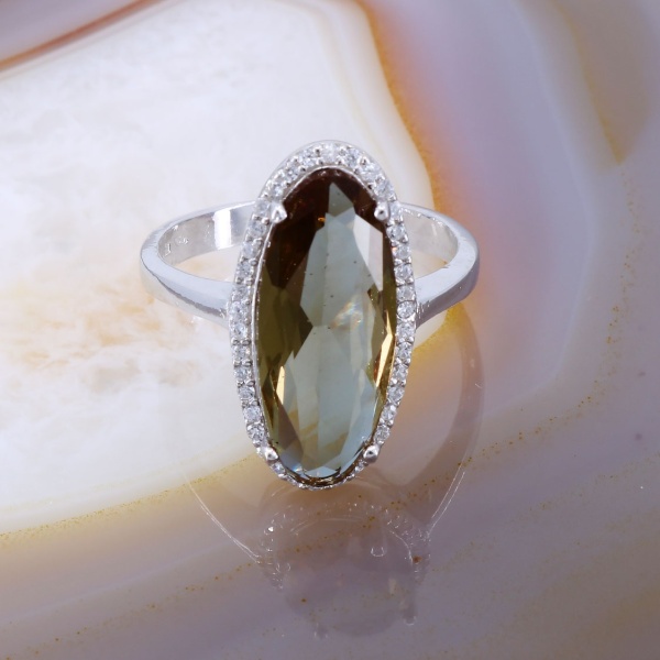 Inel din Argint 925 cu Piatra Zultanit Bagutette Cut si Cristale Zircon