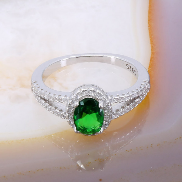 Inel din Argint cu Piatra Verde Oval Cut si Cristale Albe c2704