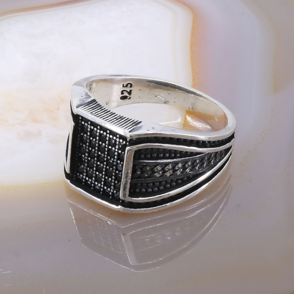 Inel Ghiul din Argint 925 model Antichizat cu Cristale Negre c2759