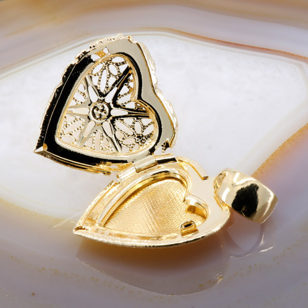 Pandantiv Forma Inima Placat cu Aur 18K cu deschidere si suport ...