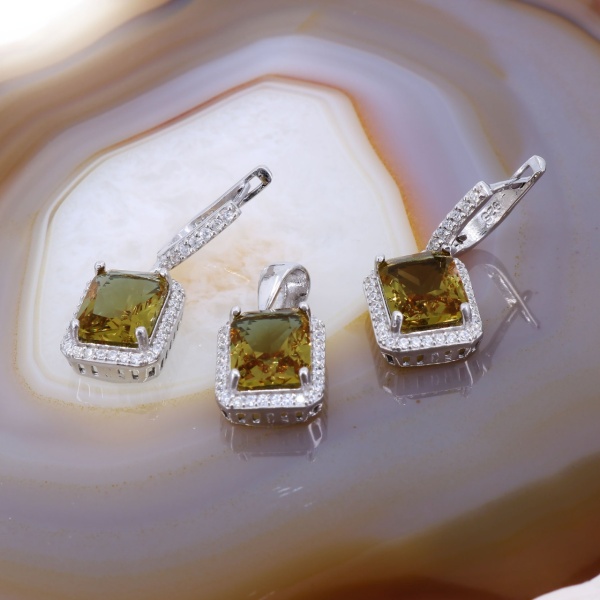 Set din Argint cu piatra Zultanit Emerald Cut si Cristale Zirconia c1597